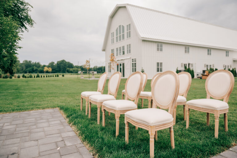 Etre Farms | A Luxury Barn Wedding Venue in Michigan
